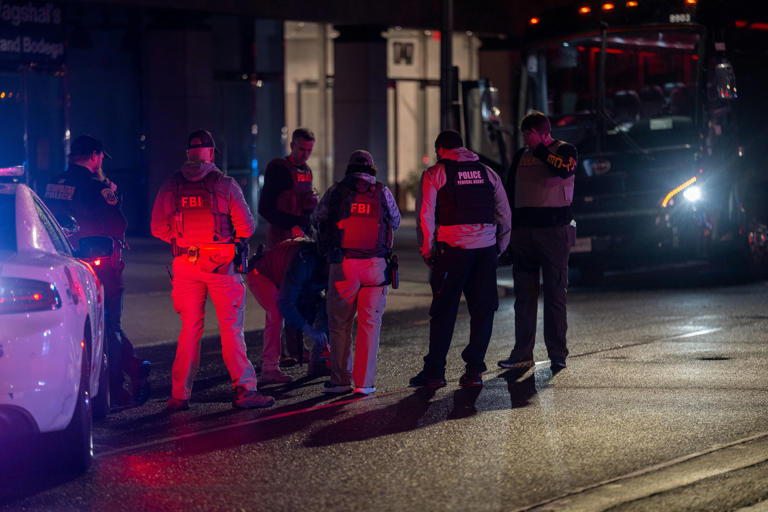 White House shooting: Gun-wielding suspect killed by Secret Service