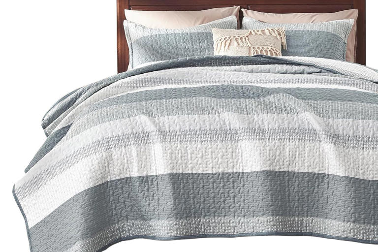 Amazon has the best lightweight summer quilts to keep you cool on hot ...