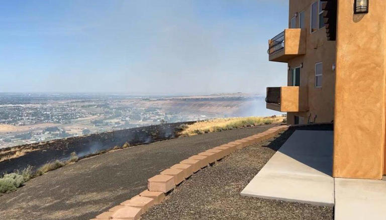 Badger Canyon fire 60% contained at 1,700 acres. Residents returned to ...