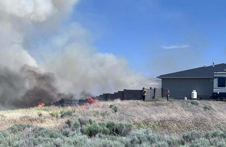 Badger Canyon fire 60% contained at 1,700 acres. Residents returned to ...