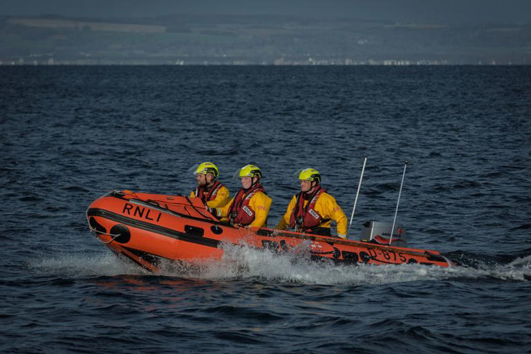 East Lothian lifeboat crew sent to rescue after kayak sinks amid warm ...