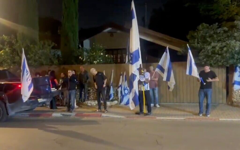 Right-wing activists protest outside IDF chief’s house, said to call ...