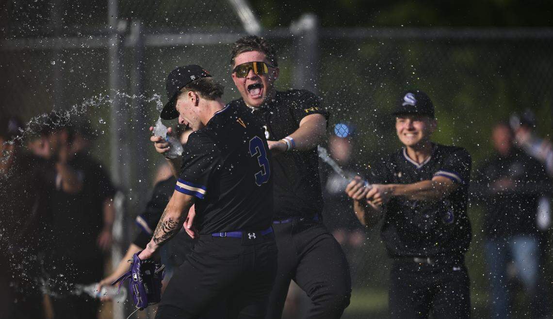 Ticket punched! Sumner crushes Kennedy Catholic to reach 4A semifinals
