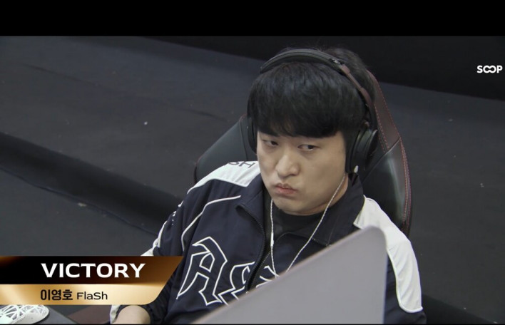 Lee Young-ho takes a 3:2 lead after blocking Park Sang-hyun's Zergling ...