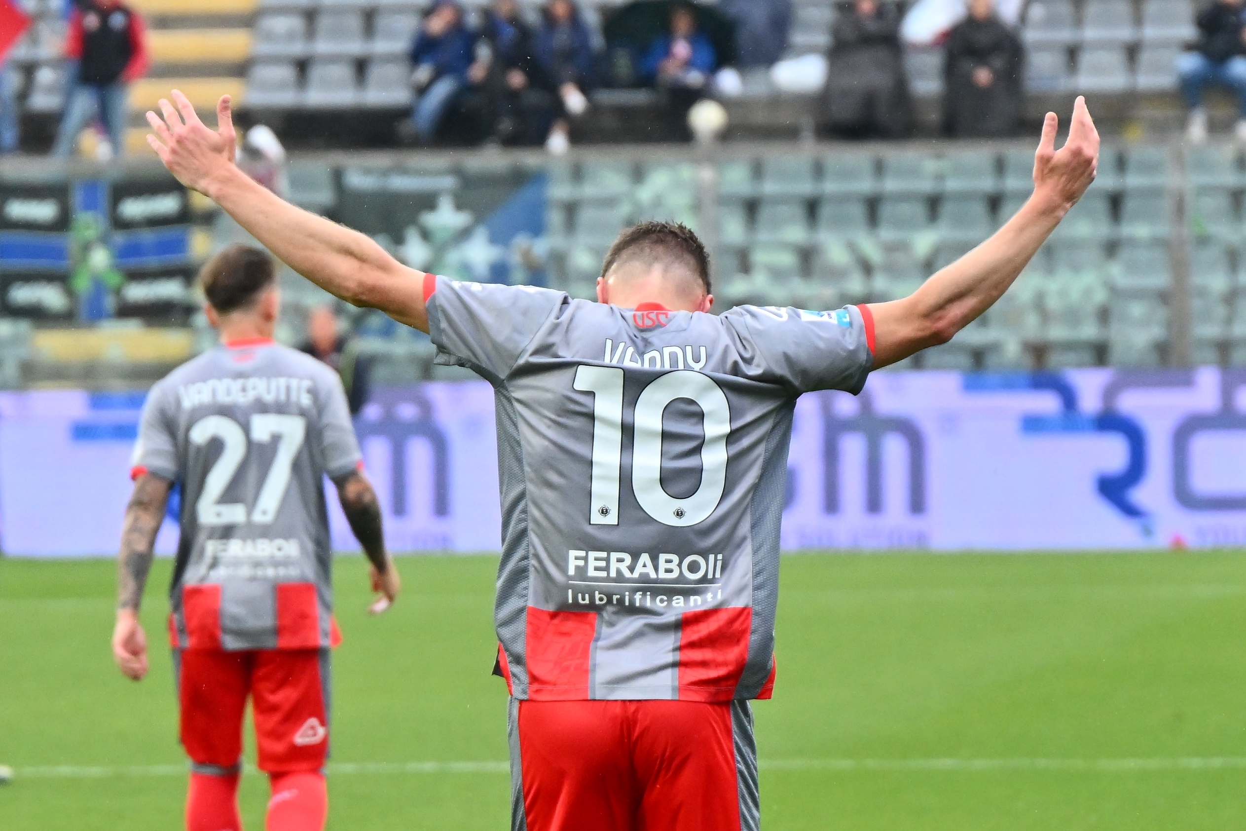 Cremonese-Como, derby lombardo tra Zini e Sinigaglia: due stadi, due ...