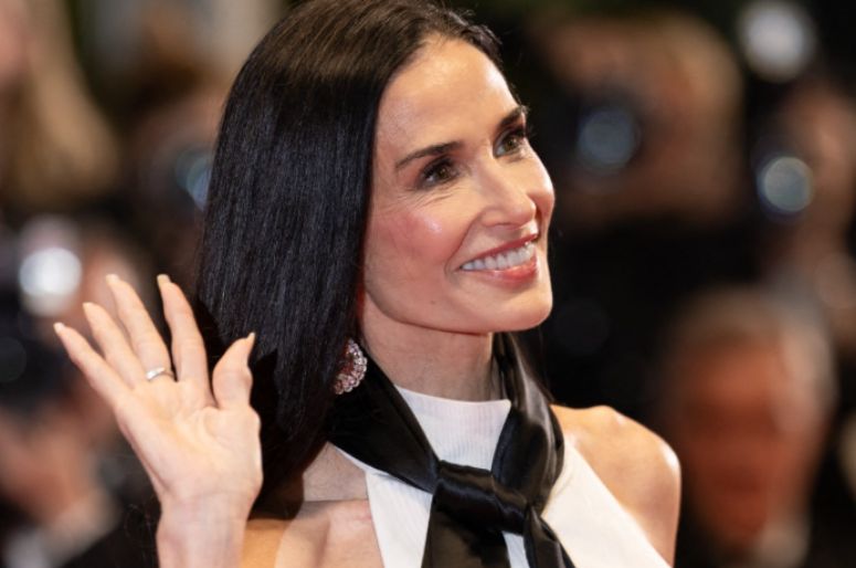 Demi Moore shocks fans with dramatic short hair as she ditches her ...