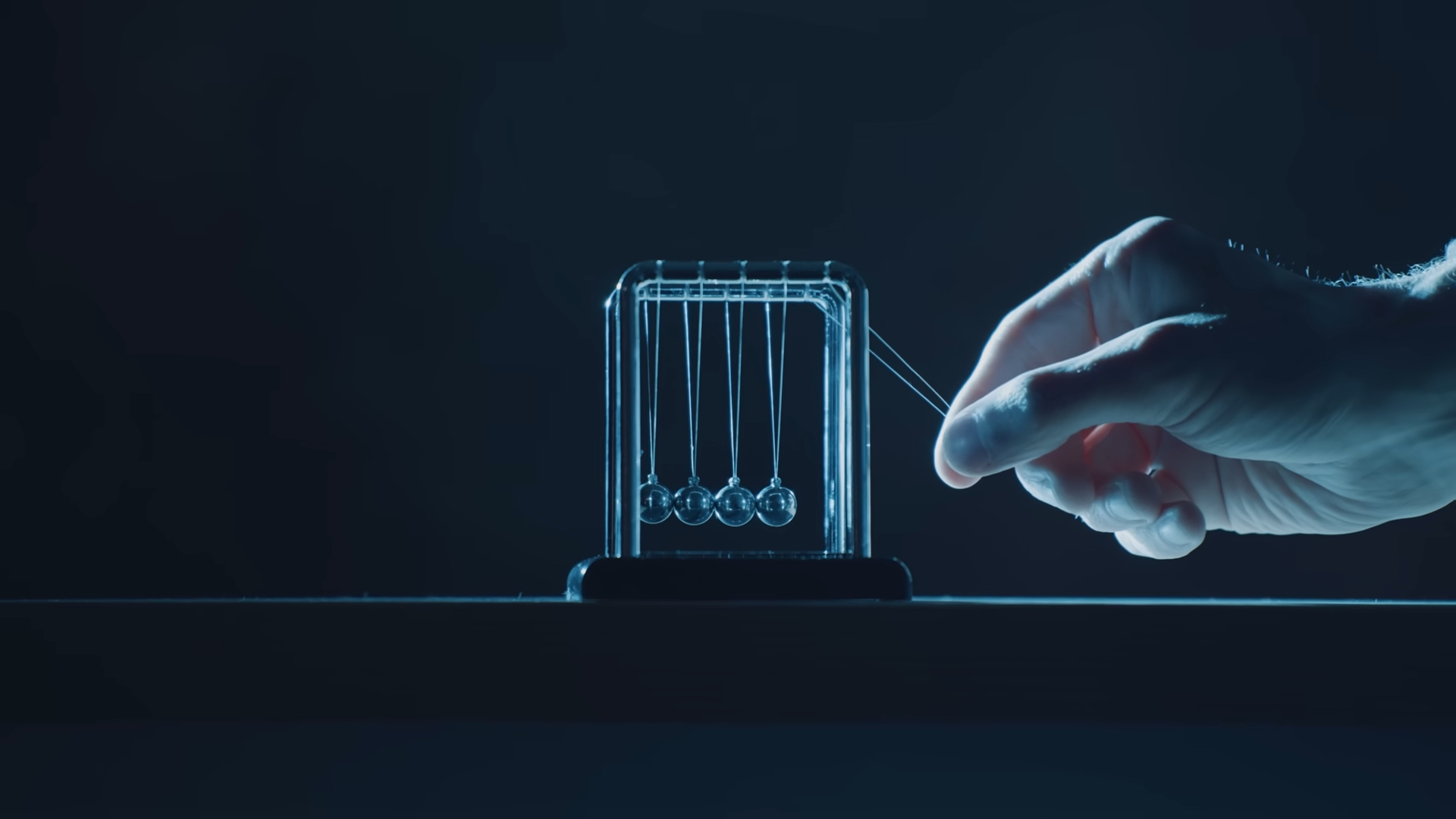 Newton’s cradle doesn’t work the way you think