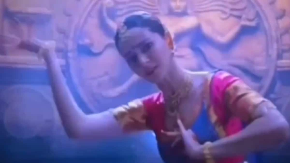 Ananya Panday faces backlash over Bharatanatyam scene in 'Chand Mera ...