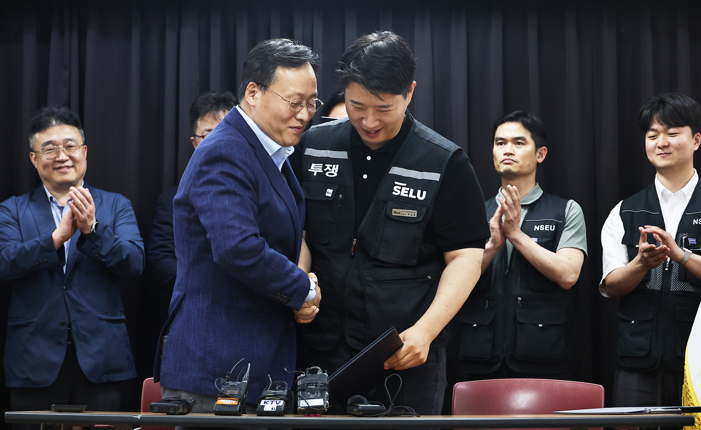 Samsung union turnout for bonus deal vote tops 80%, with fissures ...
