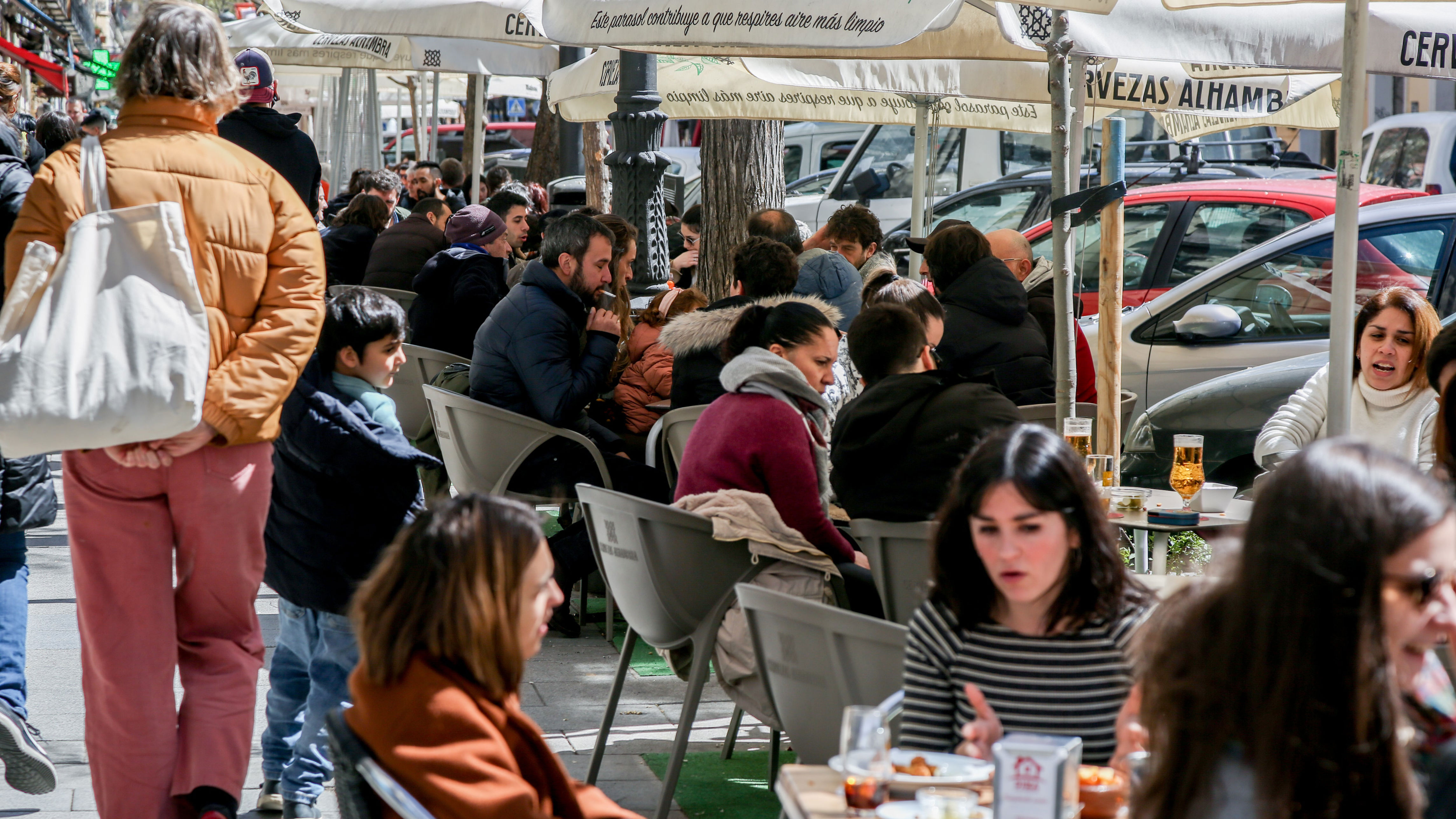 La nota de un grupo que hizo un “simpa” en un bar desata el debate ...