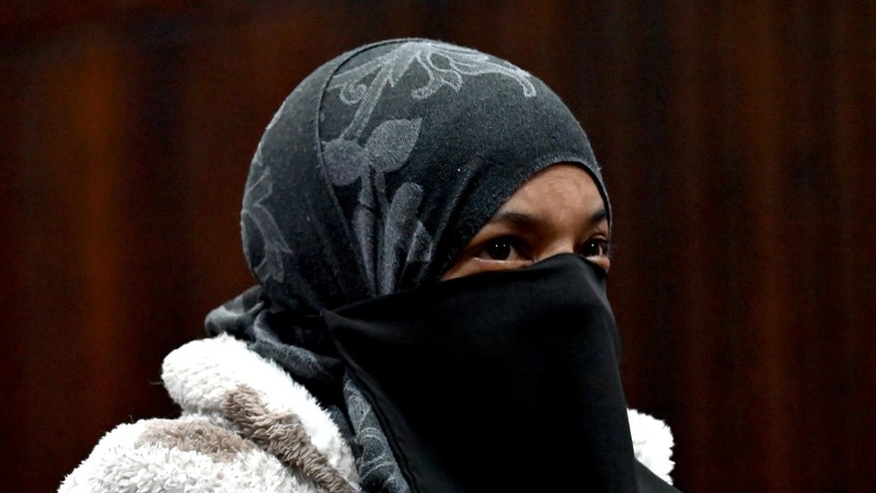 Sameemah Jacobs warned of contempt of court for refusing to remove pardah