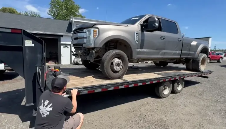 US man buys a wrecked F350 dually in Arkansas for such a steal he ...