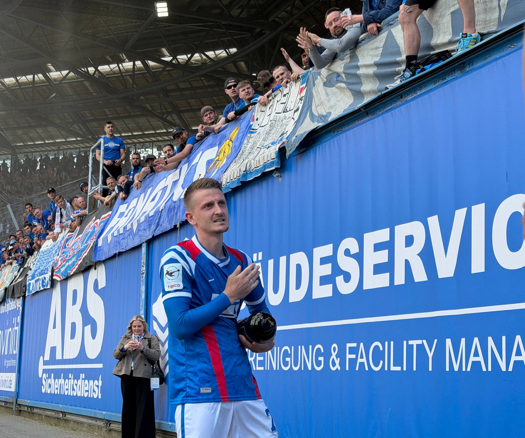 „Danke, Nico!“: Hansa Rostock verabschiedet Aufstiegsheld Neidhart nach ...