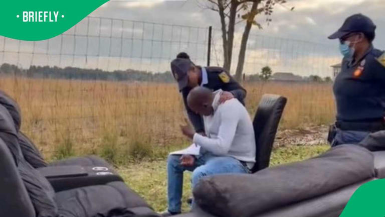 SAPS Officers supporting foreigner in tears after coming home to trauma