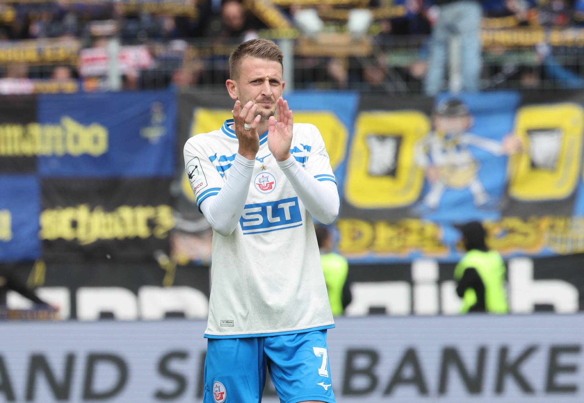 „Danke, Nico!“: Hansa Rostock verabschiedet Aufstiegsheld Neidhart nach ...