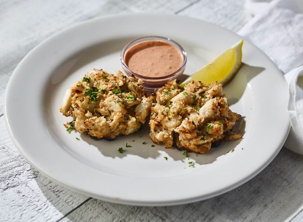 5 chain restaurants with the best crab cakes, according to chefs