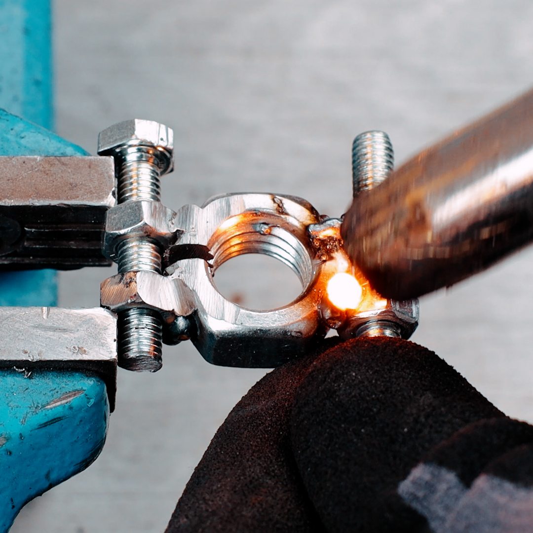 The easiest way to clamp a pipe