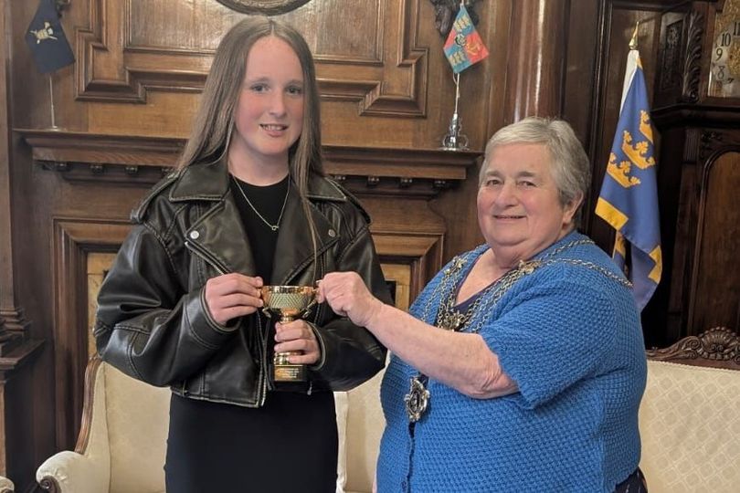Young girl who saved her dad's life honoured with Hull bravery award ...