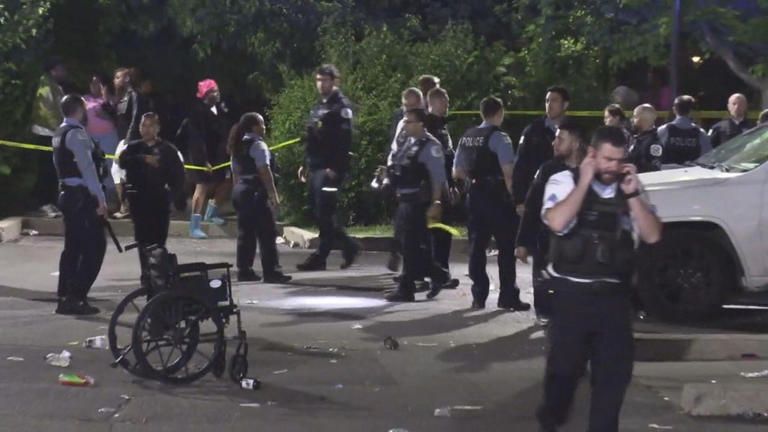 Mass shooting leaves 4 teenagers wounded in Chicago's Little Village ...