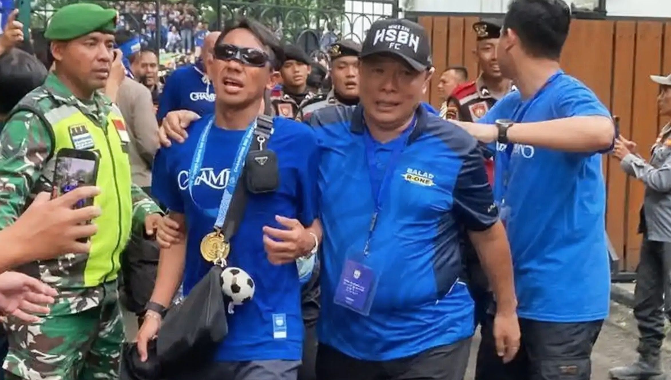 Kabar konvoi juara Persib: Bobotoh pingsan, pemain kelelahan, Umuh ...