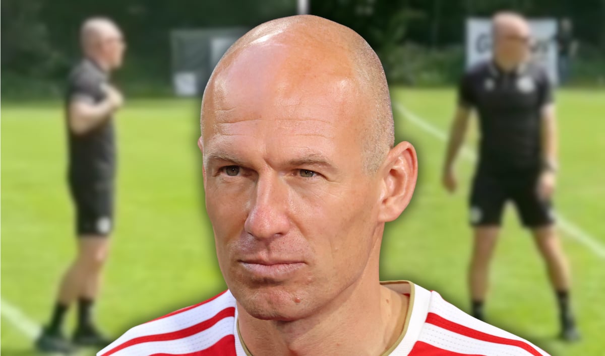Arjen Robben laat zich opnieuw gaan langs de zijlijn, omstander filmt het