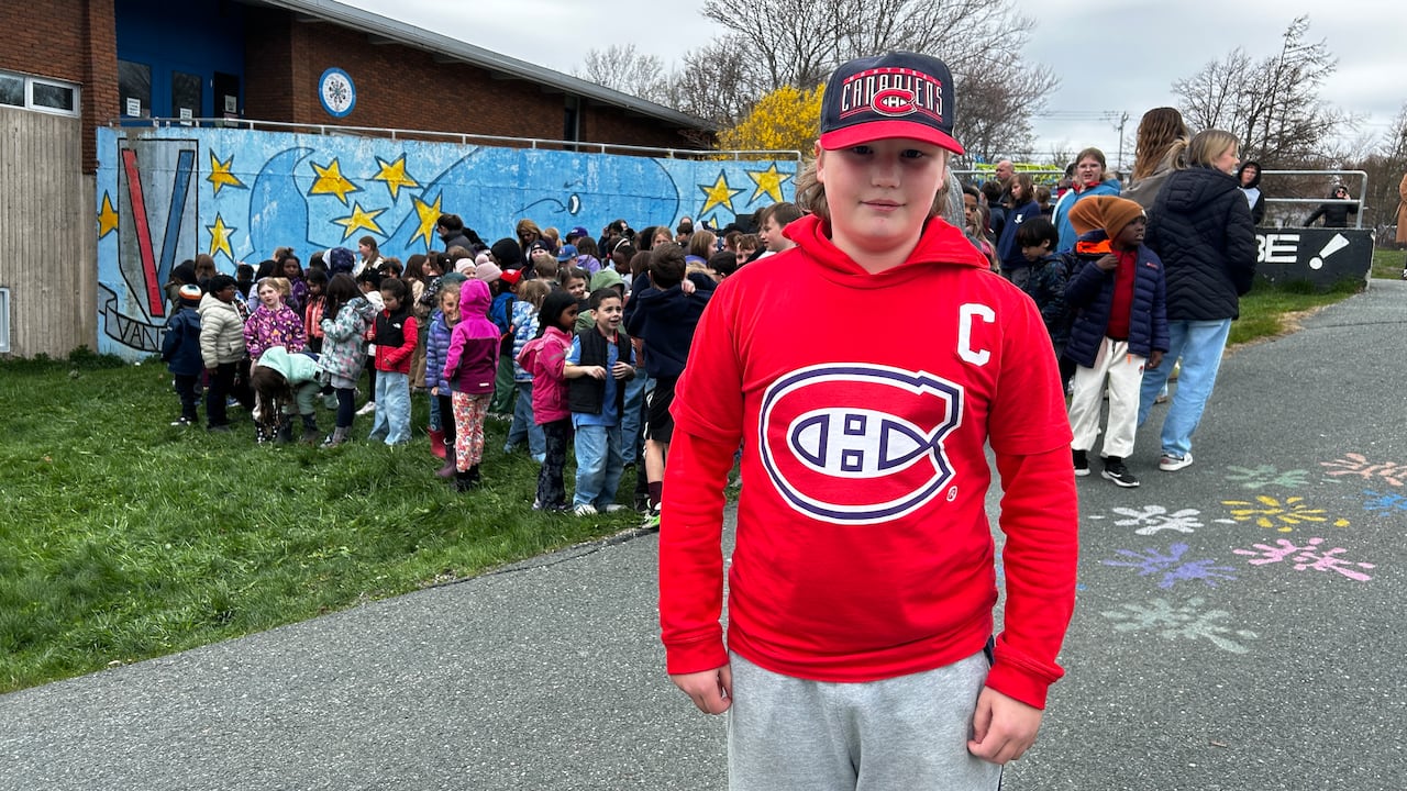 Alex Newhook jerseys flying off the shelves as Habs hype grows in St ...