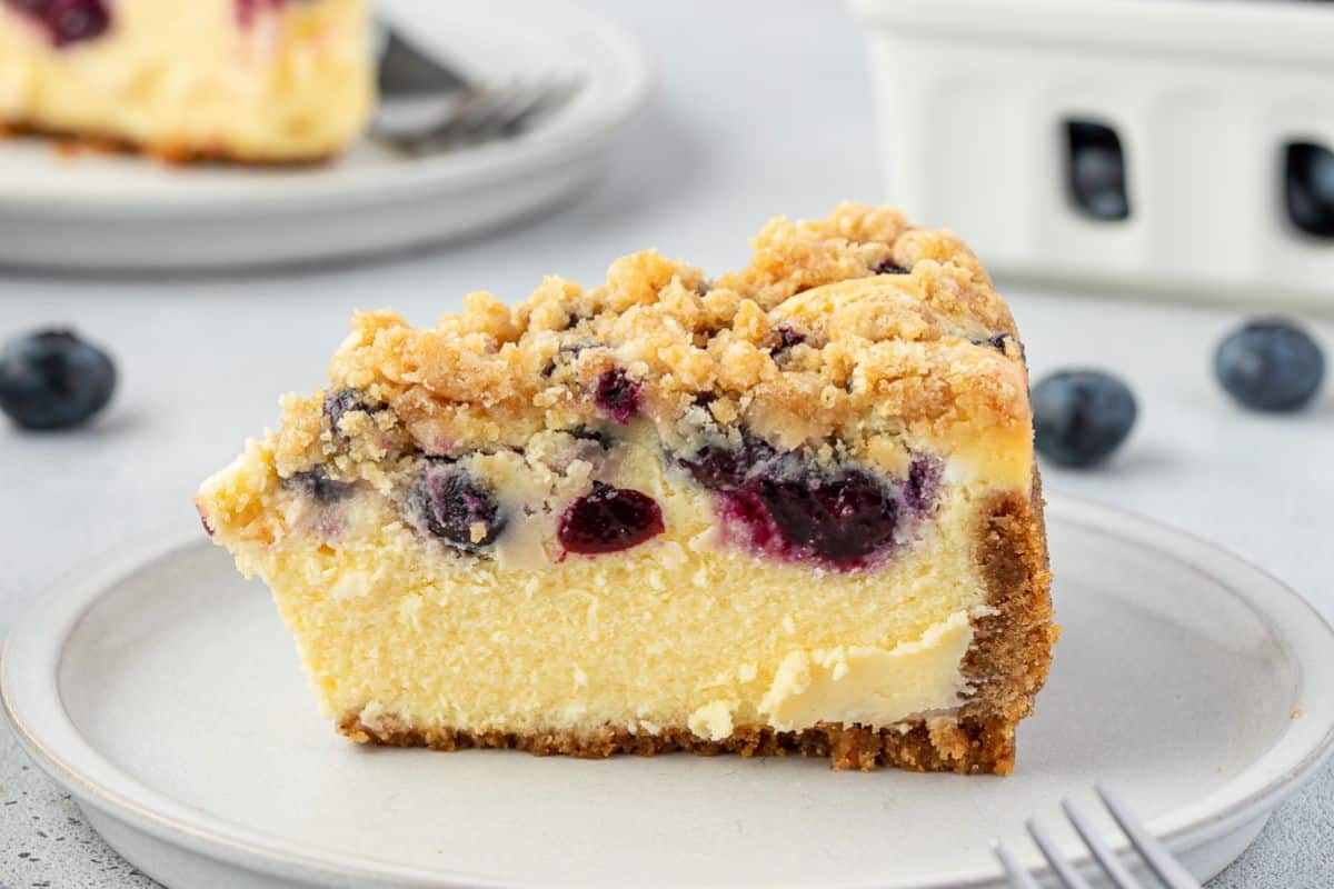 12 buttery crumble-topped desserts for spring gatherings