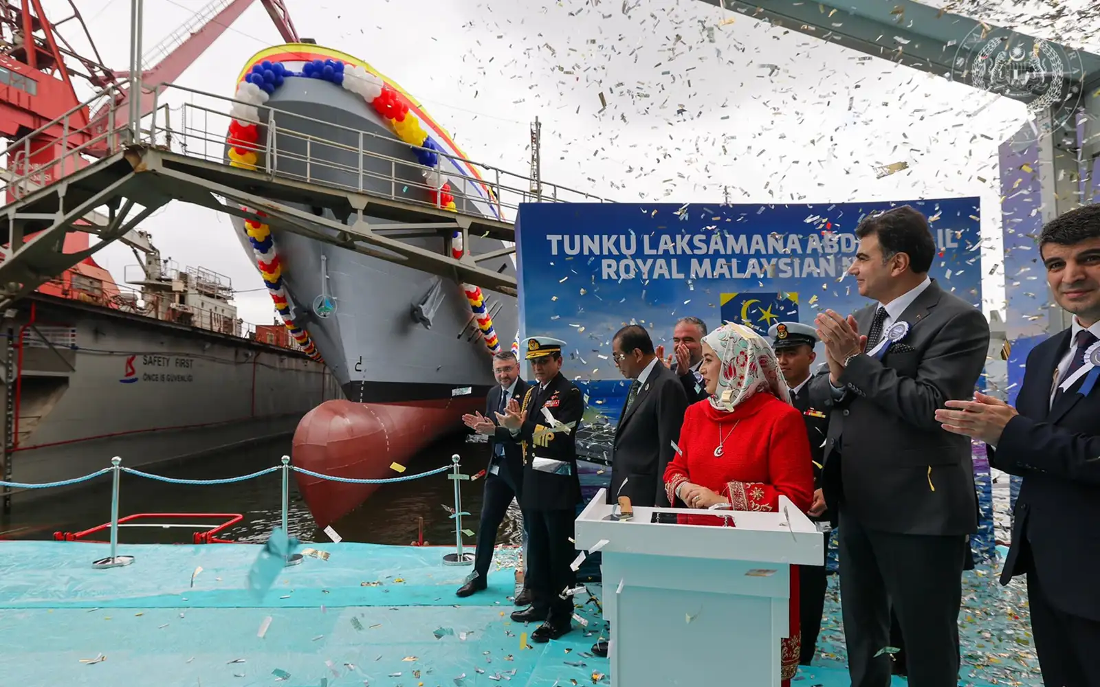Queen launches RMN’s ship in Turkey