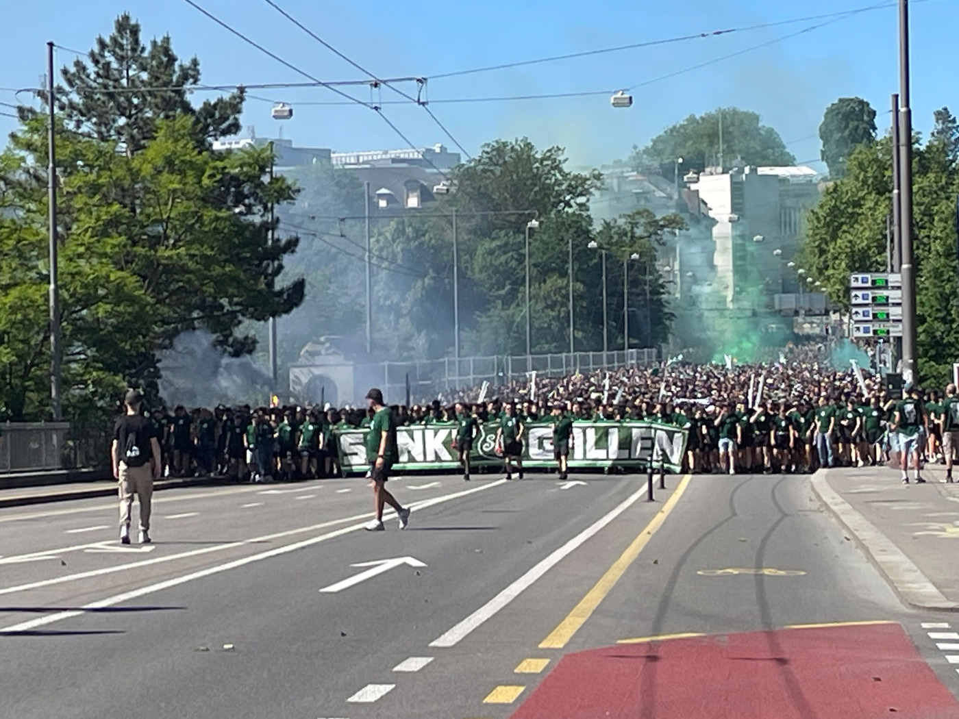 Des milliers de supporters du FC St-Gall en cortège à Berne