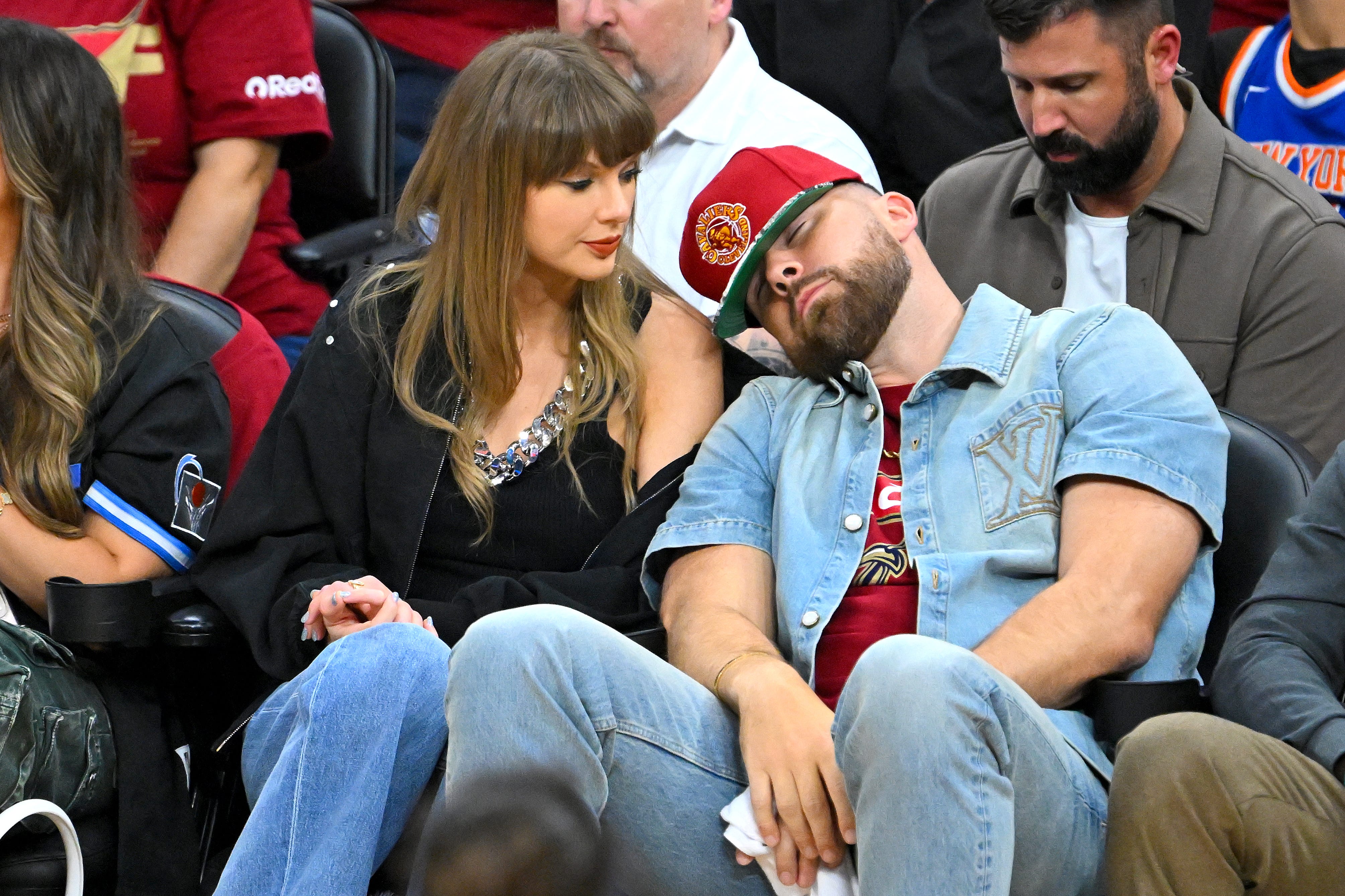 All the adorable photos of Taylor Swift and Travis Kelce sitting courtside