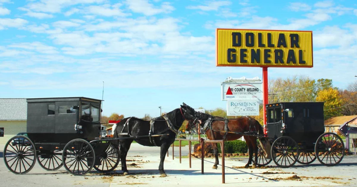 20 Amish photos where most people wouldn't expect them