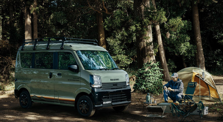 Suzuki’s $8,400 kei van still has crank windows, but it also has a manual