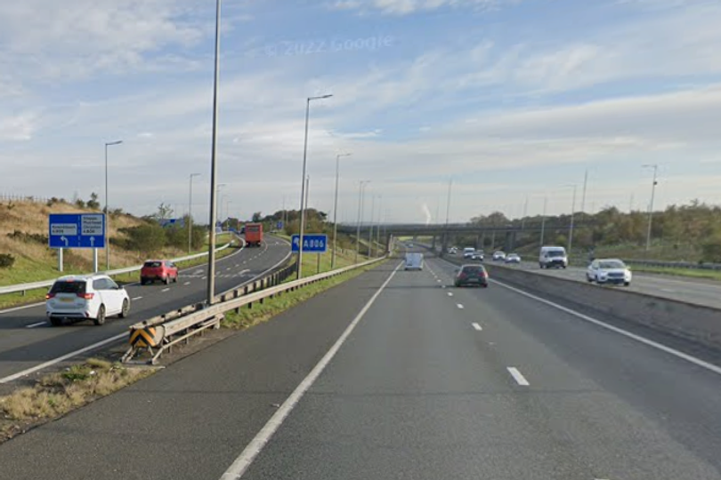 Two drivers rushed to hospital after Lanarkshire M80 crash as cops ...