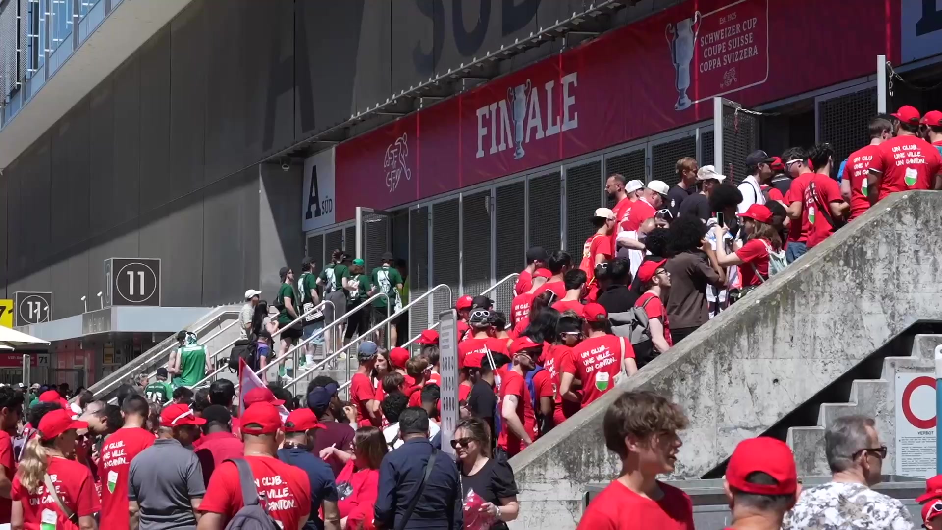 Des milliers de supporters du FC St-Gall en cortège à Berne