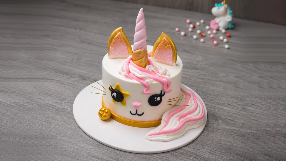 Magical unicorn cake decorating idea