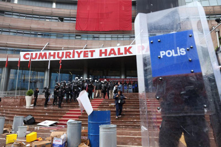 Turkish riot police force ousted opposition leadership out of headquarters