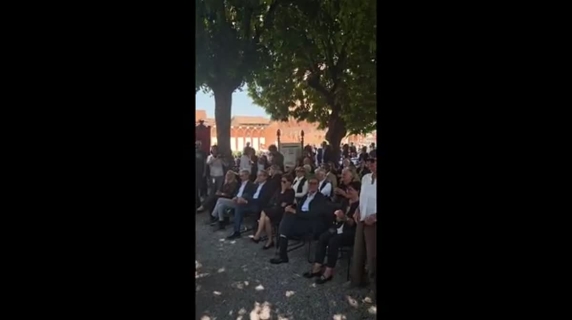 «Canta e non piangere», le note di «Cielito lindo» per l'ultimo saluto ...