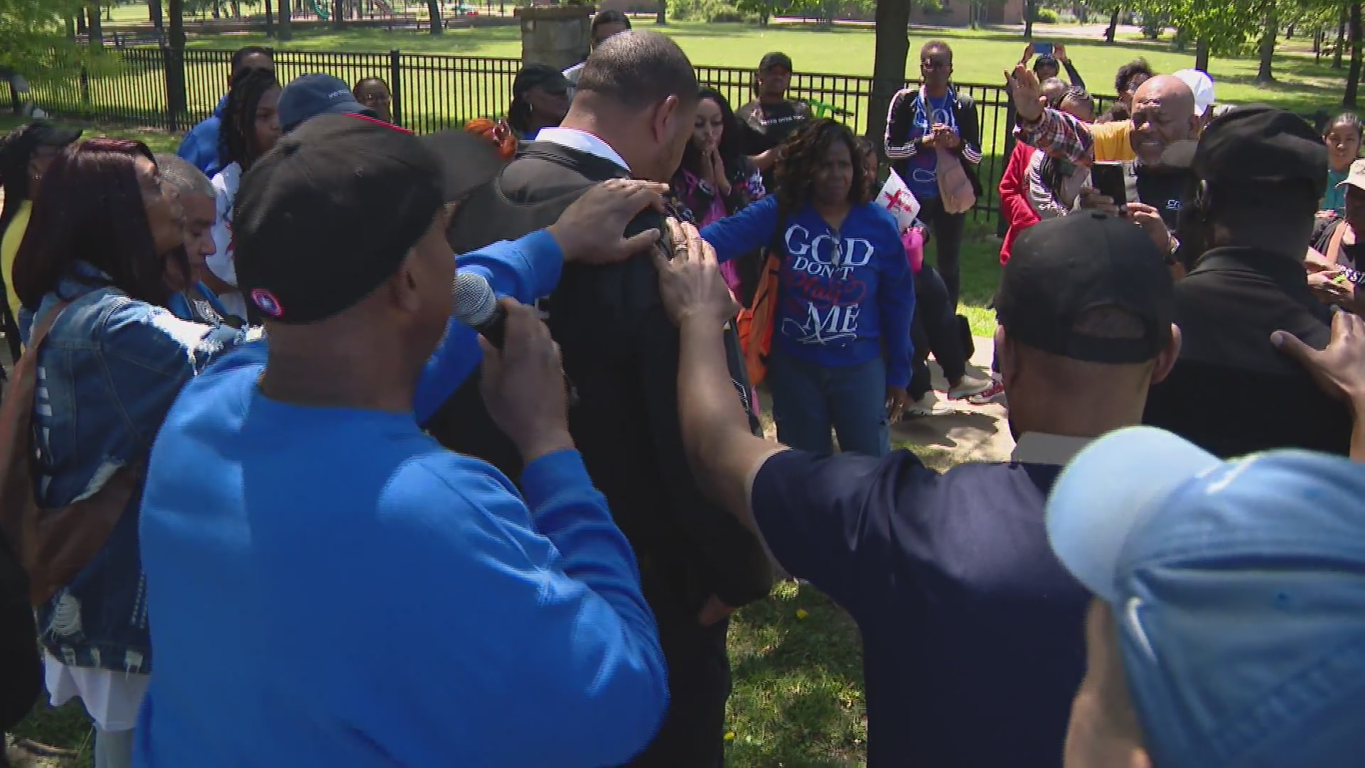 Area church, community leaders hold peace march in Chicago's Roseland ...