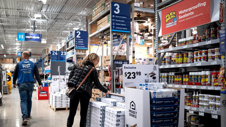 Lowe’s sees consumer spending drop on major home improvements