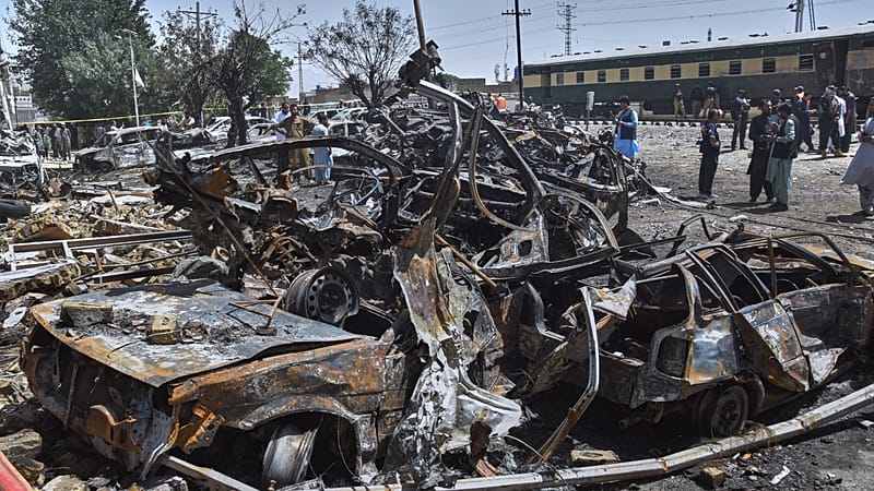 Pakistan : l'attaque à l'explosif d'un train fait au moins 24 morts