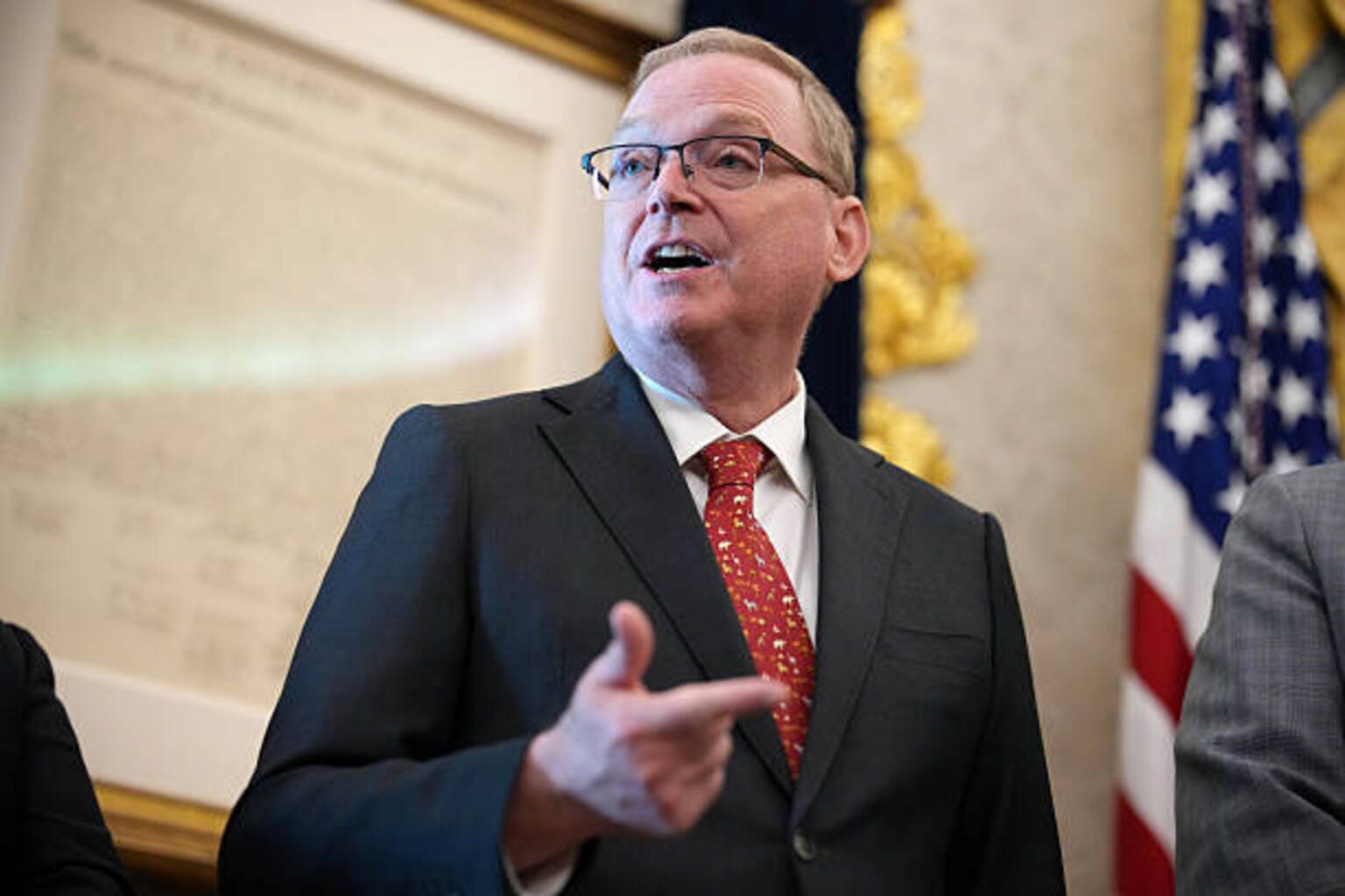 Hassett foresees oil relief, sees room for Fed cuts if energy prices fall