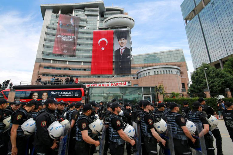 Turkish riot police force ousted opposition leadership out of headquarters