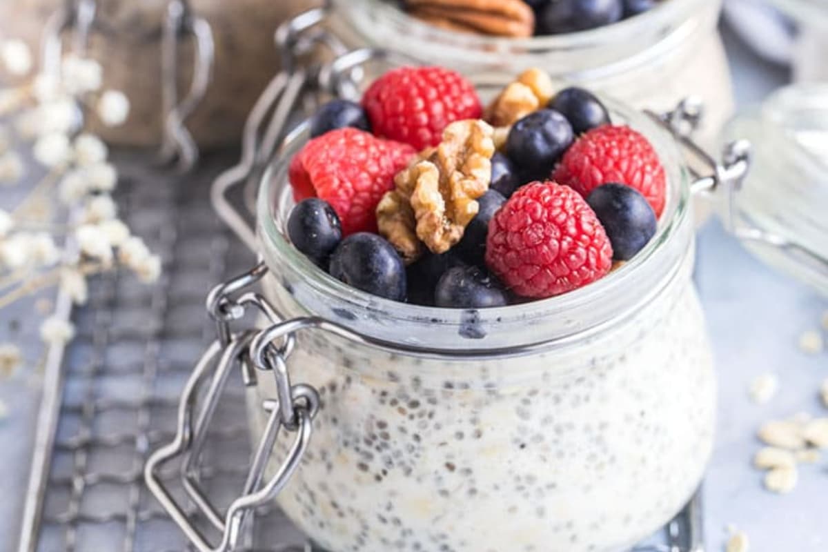 25 overnight oat recipes that basically handle breakfast while you sleep