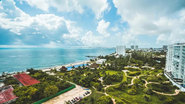 Travel warning sparks fear for tourists heading to Cancun