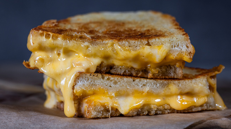 Forget the pan! For the best grilled cheese sandwiches, use this ...