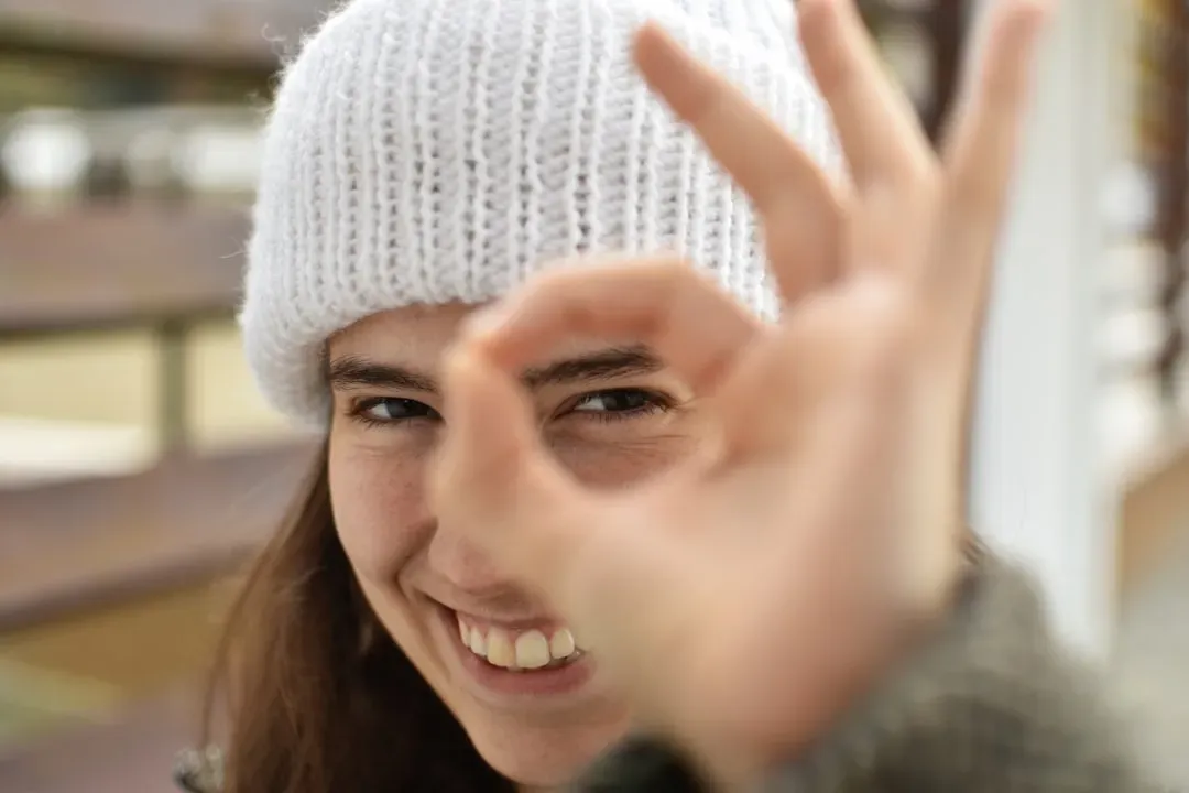 9 small habits that quietly make people more attractive