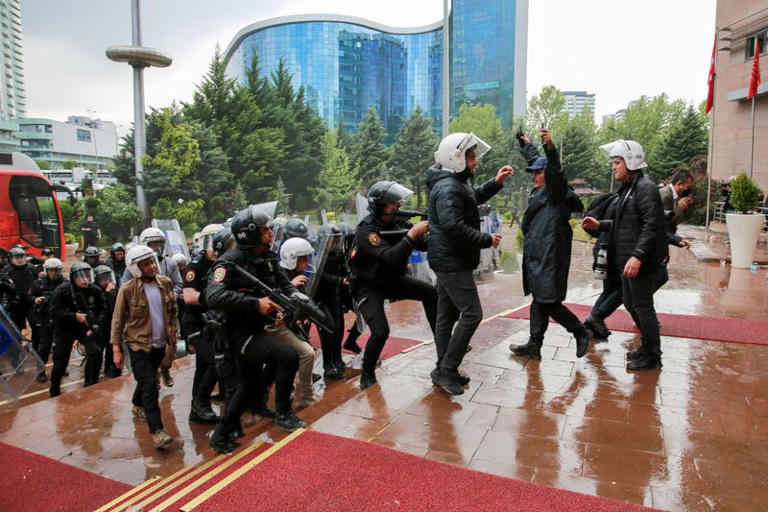 Turkish riot police force ousted opposition leadership out of headquarters