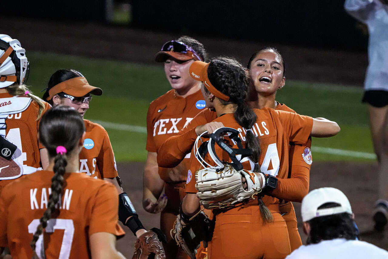 How pinch-hitter Victoria Hunter saved Texas softball's season | Golden