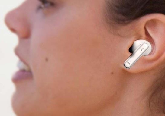 Huawei, Soundcore and Daewoo noise cancelling ear buds that have great ...