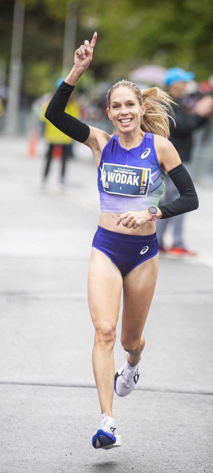 Race weekend Sunday: Mayor starts early; runners splash through drizzle ...